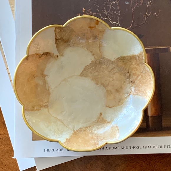 Vintage | Accents | Capiz Shell Scalloped Edge Round Small Tray ...